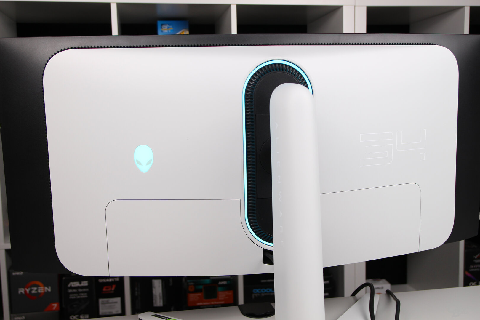 Alienware AW3423DW im Test: Gebogenes QD-OLED mit 175 Hz und 3.440 × 1. ...